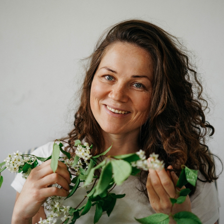 HAPPY WHISPERS